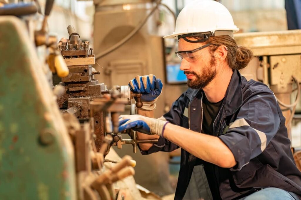 Guide to Becoming an Industrial Machinery Mechanic: How to Train for ...